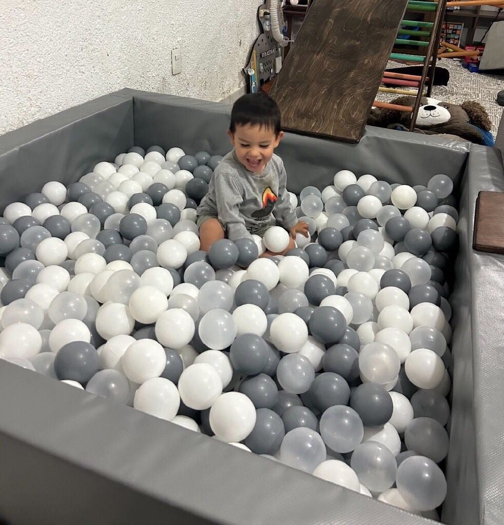 Alberca Cuadrada 150 x 150 x 40 cm con 800 pelotas ARMABLE CON VELCROS ...